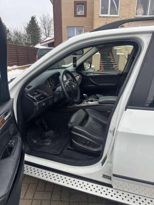 White BMW X5 2012 in Vilnius, with an engine capacity of 2.98 L and mileage of 260 thousand km for 9500 €, photo 12 on AUTOMOTO.COM.LV