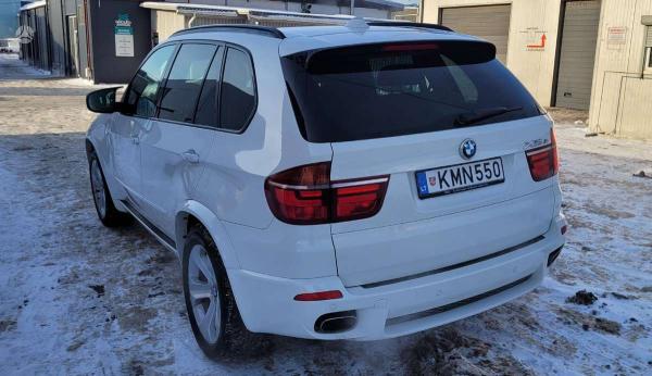 Balts BMW X5 2012 Kauņa, ar dzinēja tilpumu 2.99 L un nobraukumu 293 tūkst. km par 14000 €, foto 3 vietnē AUTOMOTO.COM.LV