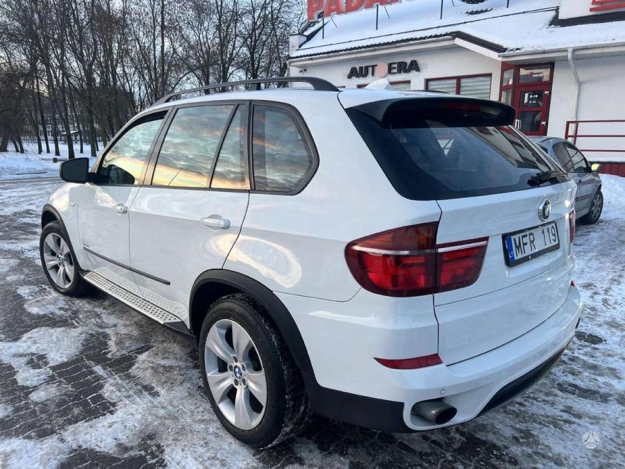 Balts BMW X5 2012 Viļņa, ar dzinēja tilpumu 2.98 L un nobraukumu 204 tūkst. km par 8300 €, foto 1 vietnē AUTOMOTO.COM.LV