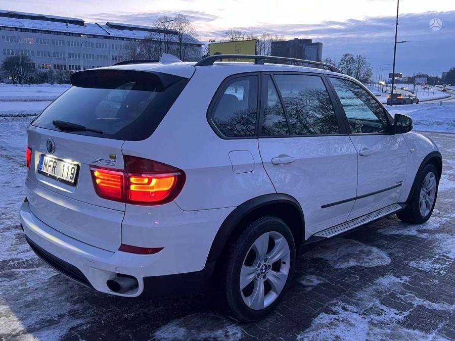 Balts BMW X5 2012 Viļņa, ar dzinēja tilpumu 2.98 L un nobraukumu 204 tūkst. km par 8300 €, foto 2 vietnē AUTOMOTO.COM.LV