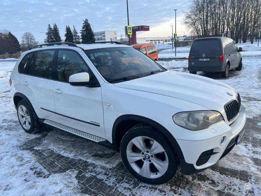 Balts BMW X5 2012 Viļņa, ar dzinēja tilpumu 2.98 L un nobraukumu 204 tūkst. km par 8300 €, foto 4 vietnē AUTOMOTO.COM.LV
