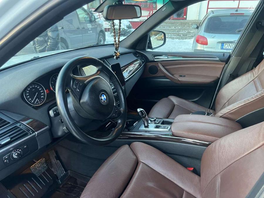 Balts BMW X5 2012 Viļņa, ar dzinēja tilpumu 2.98 L un nobraukumu 204 tūkst. km par 8300 €, foto 6 vietnē AUTOMOTO.COM.LV