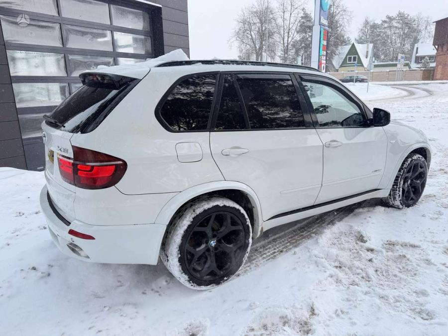 White BMW X5 2012 in Utena, with an engine capacity of 2.99 L and mileage of 160 thousand km for 5850 €, photo 11 on AUTOMOTO.COM.LV