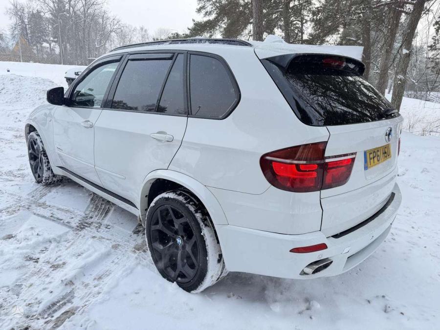 White BMW X5 2012 in Utena, with an engine capacity of 2.99 L and mileage of 160 thousand km for 5850 €, photo 12 on AUTOMOTO.COM.LV