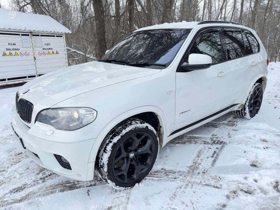 White BMW X5 2012 in Utena, with an engine capacity of 2.99 L and mileage of 160 thousand km for 5850 €, photo 13 on AUTOMOTO.COM.LV