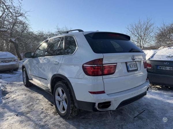 Balts BMW X5 2012 Viļņa, ar dzinēja tilpumu 4.40 L un nobraukumu 220 tūkst. km par 9200 €, foto 1 vietnē AUTOMOTO.COM.LV