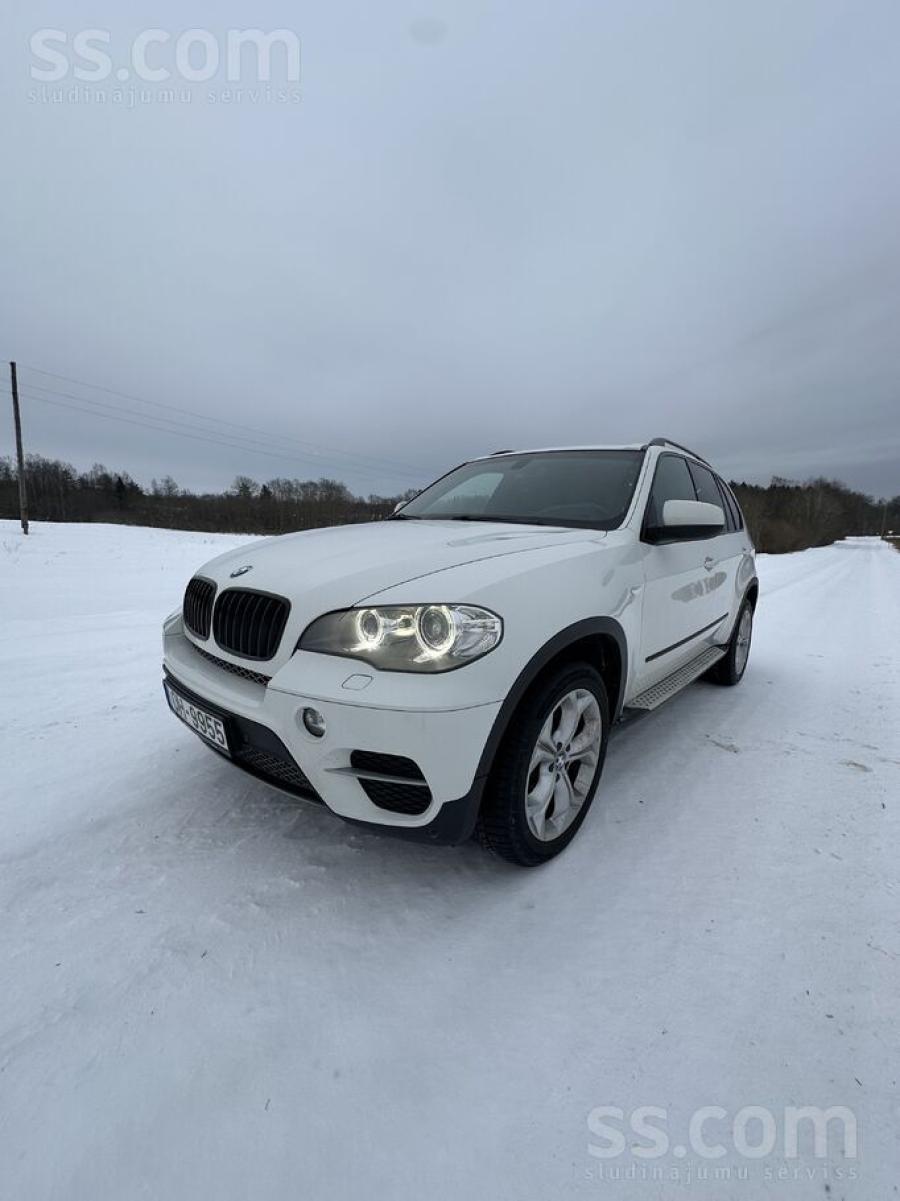White BMW X5 2012 in Valmiera, with an engine capacity of 3.00 L and mileage of 318 thousand km for 12000 €, photo 2 on AUTOMOTO.COM.LV