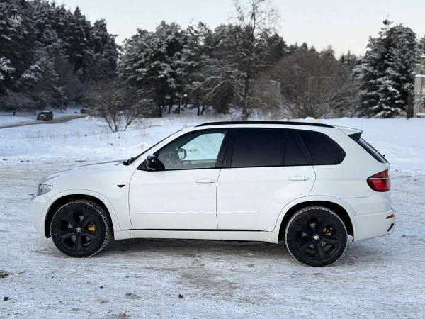 White BMW X5 2012 in Vilnius, with an engine capacity of 3.00 L and mileage of 270 thousand km for 10900 €, photo 8 on AUTOMOTO.COM.LV