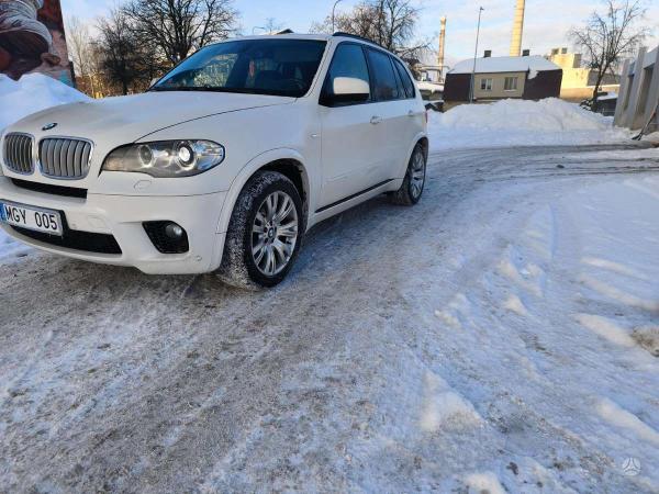 White BMW X5 2012 in Siauliai, with an engine capacity of 3.00 L and mileage of 308 thousand km for 11500 €, photo 1 on AUTOMOTO.COM.LV