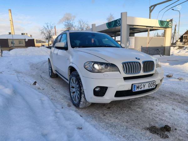 White BMW X5 2012 in Siauliai, with an engine capacity of 3.00 L and mileage of 308 thousand km for 11500 €, photo 4 on AUTOMOTO.COM.LV