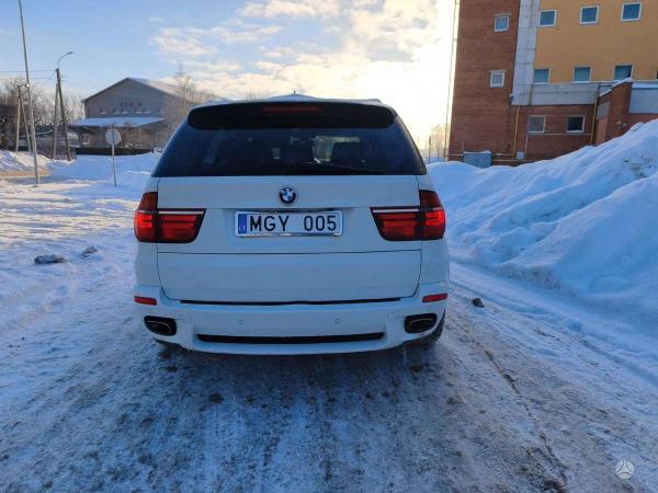White BMW X5 2012 in Siauliai, with an engine capacity of 3.00 L and mileage of 308 thousand km for 11500 €, photo 7 on AUTOMOTO.COM.LV