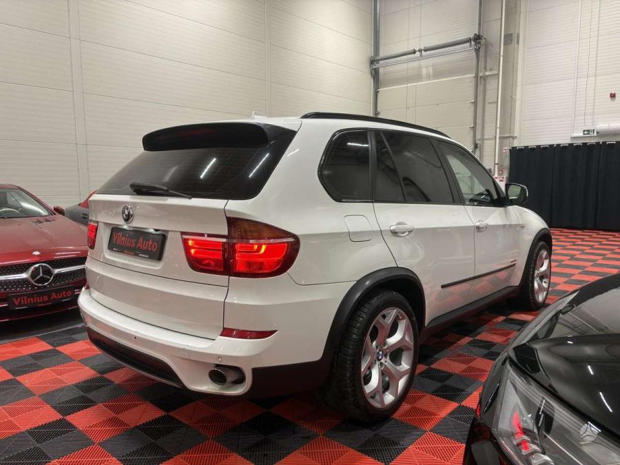 White BMW X5 2012 in Vilnius, with an engine capacity of 2.99 L and mileage of 243 thousand km for 10000 €, photo 4 on AUTOMOTO.COM.LV