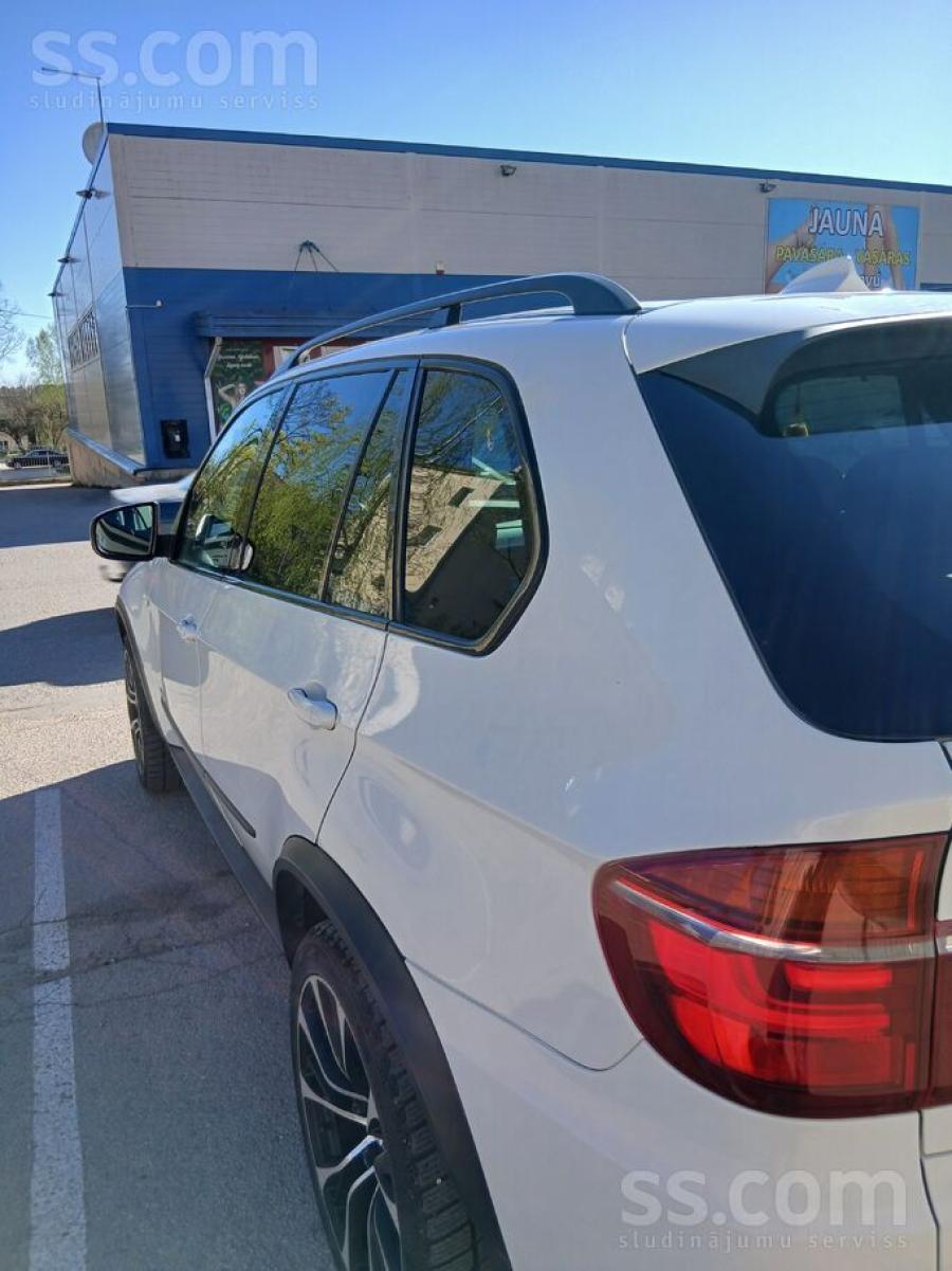 White BMW X5 2012 in Rezekne, with an engine capacity of 3.00 L and mileage of 294 thousand km for 11250 €, photo 6 on AUTOMOTO.COM.LV