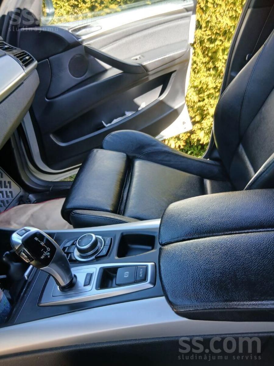White BMW X5 2012 in Rezekne, with an engine capacity of 3.00 L and mileage of 294 thousand km for 11250 €, photo 10 on AUTOMOTO.COM.LV