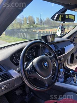 White BMW X5 2012 in Rezekne, with an engine capacity of 3.00 L and mileage of 294 thousand km for 11250 €, photo 15 on AUTOMOTO.COM.LV