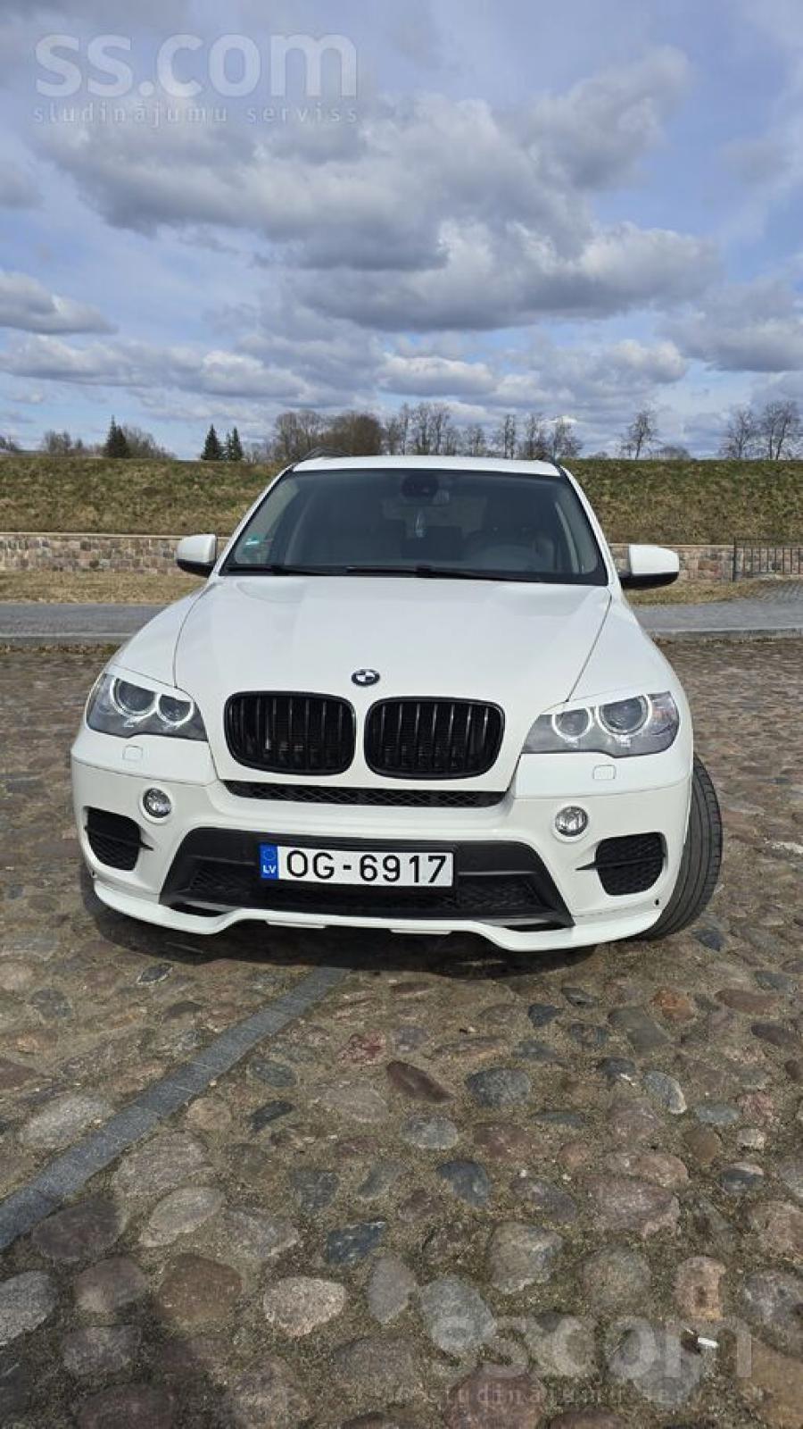 Balts BMW X5 2012 Daugavpils, ar dzinēja tilpumu 3.00 L un nobraukumu 233 tūkst. km par 13000 €, foto 1 vietnē AUTOMOTO.COM.LV