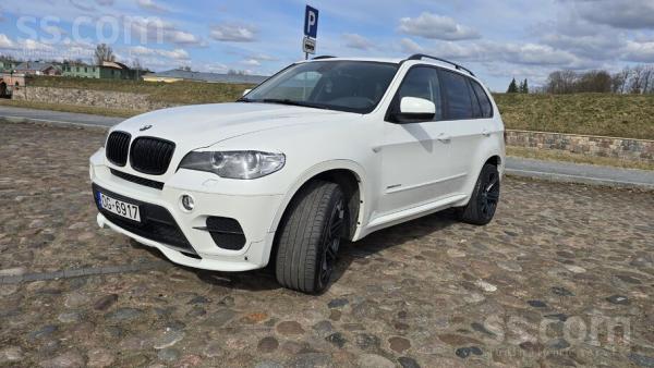 White BMW X5 2012 in Daugavpils, with an engine capacity of 3.00 L and mileage of 233 thousand km for 13000 €, photo 2 on AUTOMOTO.COM.LV
