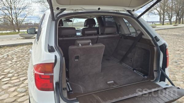 White BMW X5 2012 in Daugavpils, with an engine capacity of 3.00 L and mileage of 233 thousand km for 13000 €, photo 9 on AUTOMOTO.COM.LV