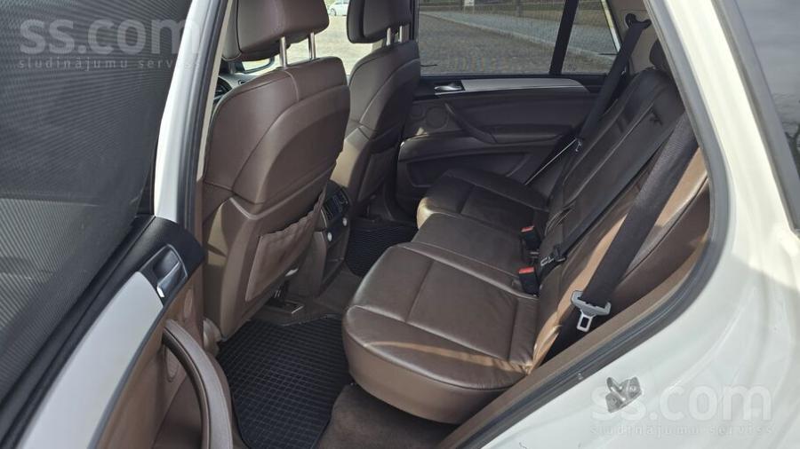 Balts BMW X5 2012 Daugavpils, ar dzinēja tilpumu 3.00 L un nobraukumu 233 tūkst. km par 13000 €, foto 14 vietnē AUTOMOTO.COM.LV