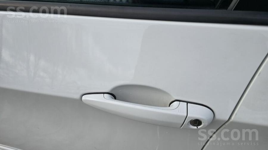 Balts BMW X5 2012 Daugavpils, ar dzinēja tilpumu 3.00 L un nobraukumu 233 tūkst. km par 13000 €, foto 16 vietnē AUTOMOTO.COM.LV