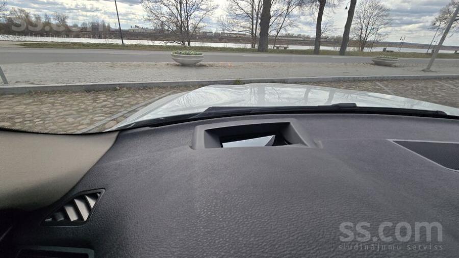 Balts BMW X5 2012 Daugavpils, ar dzinēja tilpumu 3.00 L un nobraukumu 233 tūkst. km par 13000 €, foto 24 vietnē AUTOMOTO.COM.LV