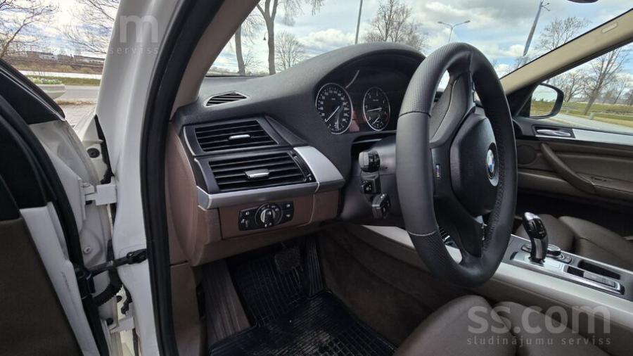 Balts BMW X5 2012 Daugavpils, ar dzinēja tilpumu 3.00 L un nobraukumu 233 tūkst. km par 13000 €, foto 27 vietnē AUTOMOTO.COM.LV