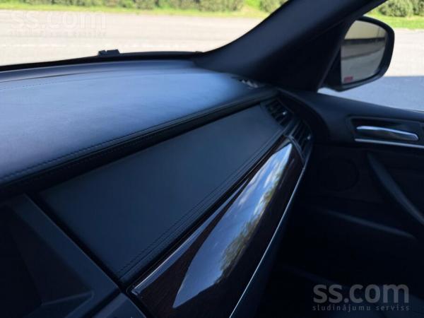 Balts BMW X5 2012 Talsi, ar dzinēja tilpumu 3.00 L un nobraukumu 287 tūkst. km par 12500 €, foto 8 vietnē AUTOMOTO.COM.LV