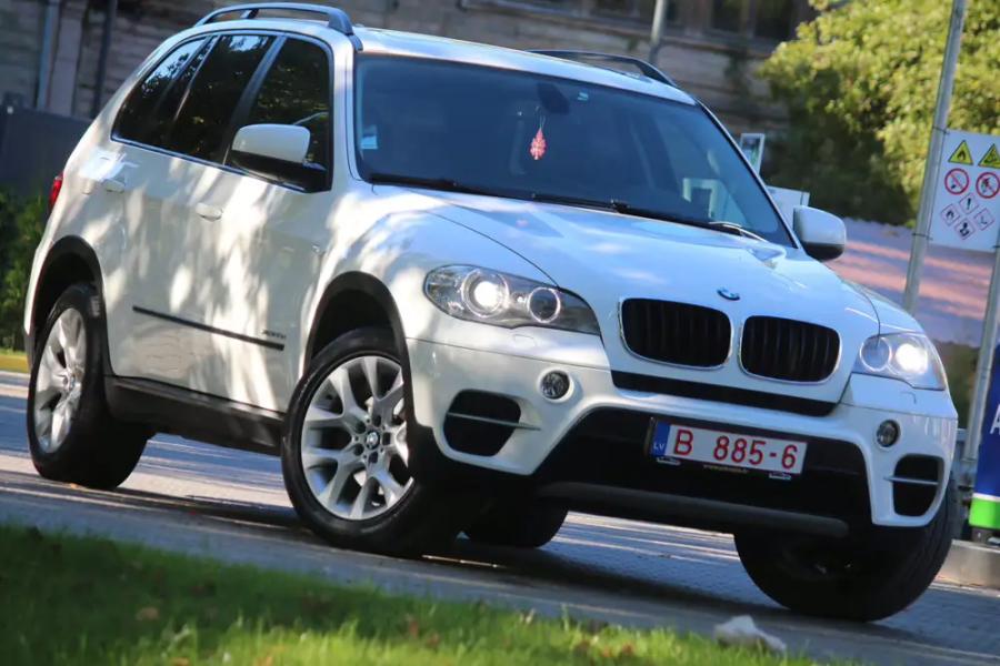 Balts BMW X5 2012 Rīga, ar dzinēja tilpumu 3.00 L un nobraukumu 276 tūkst. km par 12390 €, foto 4 vietnē AUTOMOTO.COM.LV