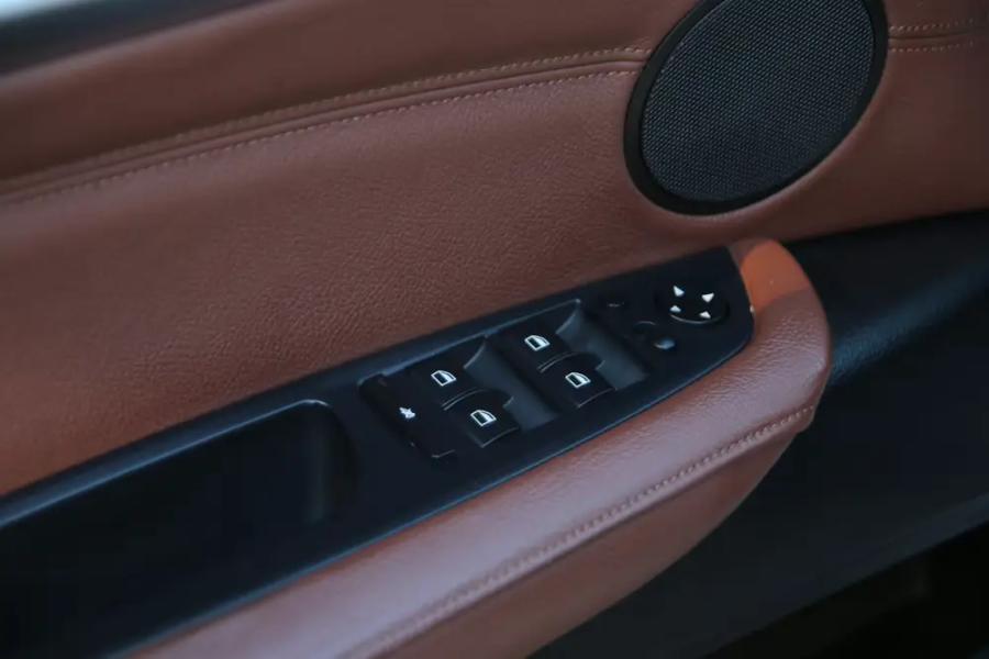 Balts BMW X5 2012 Rīga, ar dzinēja tilpumu 3.00 L un nobraukumu 276 tūkst. km par 12390 €, foto 9 vietnē AUTOMOTO.COM.LV