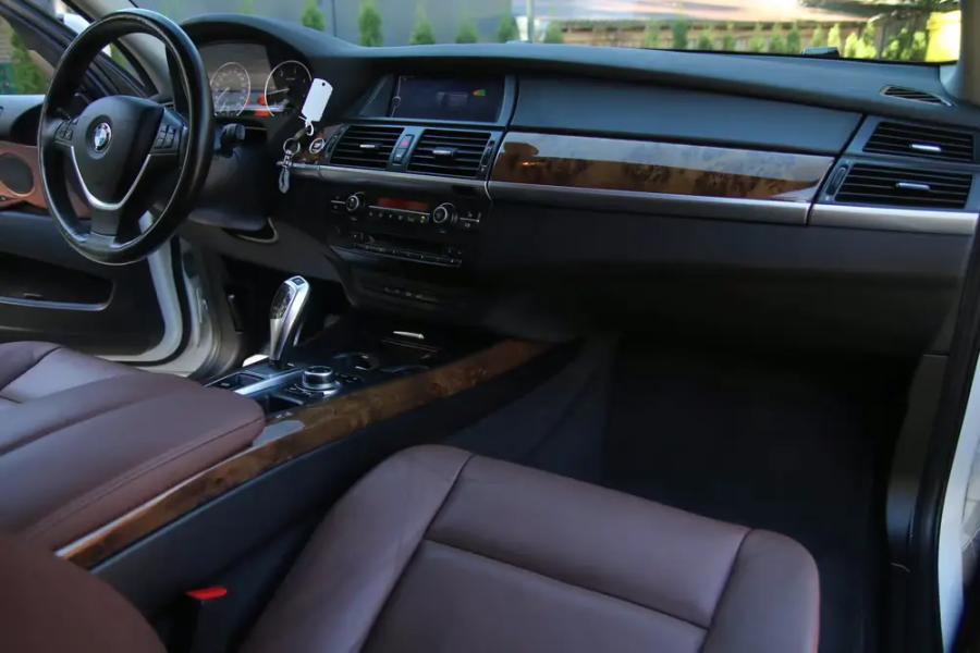 Balts BMW X5 2012 Rīga, ar dzinēja tilpumu 3.00 L un nobraukumu 276 tūkst. km par 12390 €, foto 12 vietnē AUTOMOTO.COM.LV