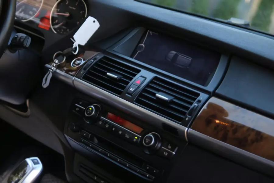Balts BMW X5 2012 Rīga, ar dzinēja tilpumu 3.00 L un nobraukumu 276 tūkst. km par 12390 €, foto 13 vietnē AUTOMOTO.COM.LV