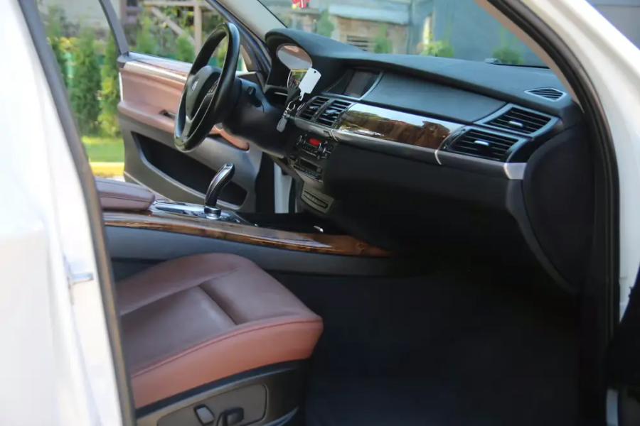 Balts BMW X5 2012 Rīga, ar dzinēja tilpumu 3.00 L un nobraukumu 276 tūkst. km par 12390 €, foto 15 vietnē AUTOMOTO.COM.LV