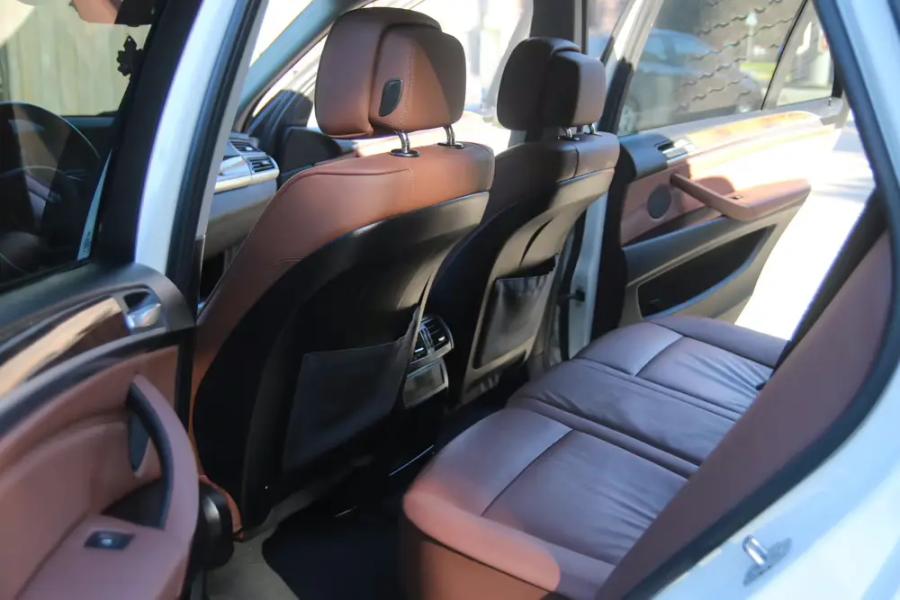Balts BMW X5 2012 Rīga, ar dzinēja tilpumu 3.00 L un nobraukumu 276 tūkst. km par 12390 €, foto 16 vietnē AUTOMOTO.COM.LV