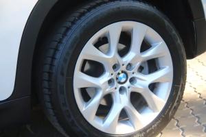 Balts BMW X5 2012 Rīga, ar dzinēja tilpumu 3.00 L un nobraukumu 276 tūkst. km par 12390 €, foto 19 vietnē AUTOMOTO.COM.LV
