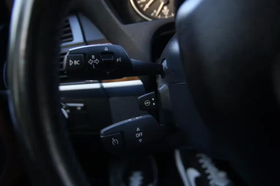 Balts BMW X5 2012 Rīga, ar dzinēja tilpumu 3.00 L un nobraukumu 276 tūkst. km par 12390 €, foto 22 vietnē AUTOMOTO.COM.LV