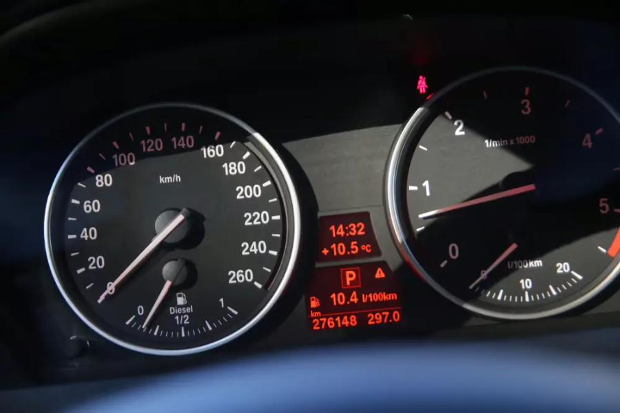 Balts BMW X5 2012 Rīga, ar dzinēja tilpumu 3.00 L un nobraukumu 276 tūkst. km par 12390 €, foto 23 vietnē AUTOMOTO.COM.LV