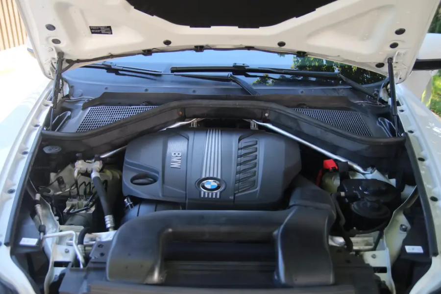 Balts BMW X5 2012 Rīga, ar dzinēja tilpumu 3.00 L un nobraukumu 276 tūkst. km par 12390 €, foto 29 vietnē AUTOMOTO.COM.LV