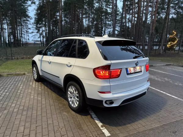 White BMW X5 2012 in Riga, with an engine capacity of 3.00 L and mileage of 228 thousand km for 6000 €, photo 5 on AUTOMOTO.COM.LV