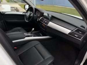 White BMW X5 2012 in Riga, with an engine capacity of 3.00 L and mileage of 228 thousand km for 6000 €, photo 10 on AUTOMOTO.COM.LV