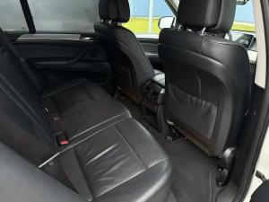 White BMW X5 2012 in Riga, with an engine capacity of 3.00 L and mileage of 228 thousand km for 6000 €, photo 11 on AUTOMOTO.COM.LV