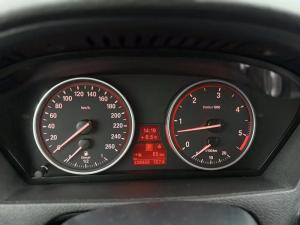 White BMW X5 2012 in Riga, with an engine capacity of 3.00 L and mileage of 228 thousand km for 6000 €, photo 13 on AUTOMOTO.COM.LV