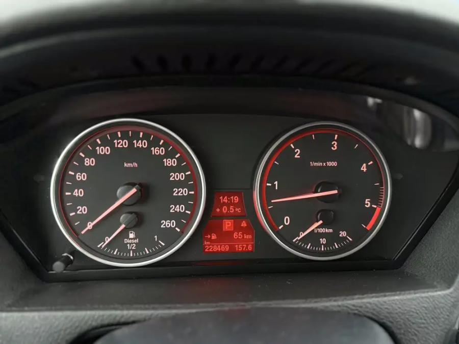 White BMW X5 2012 in Riga, with an engine capacity of 3.00 L and mileage of 228 thousand km for 6000 €, photo 13 on AUTOMOTO.COM.LV