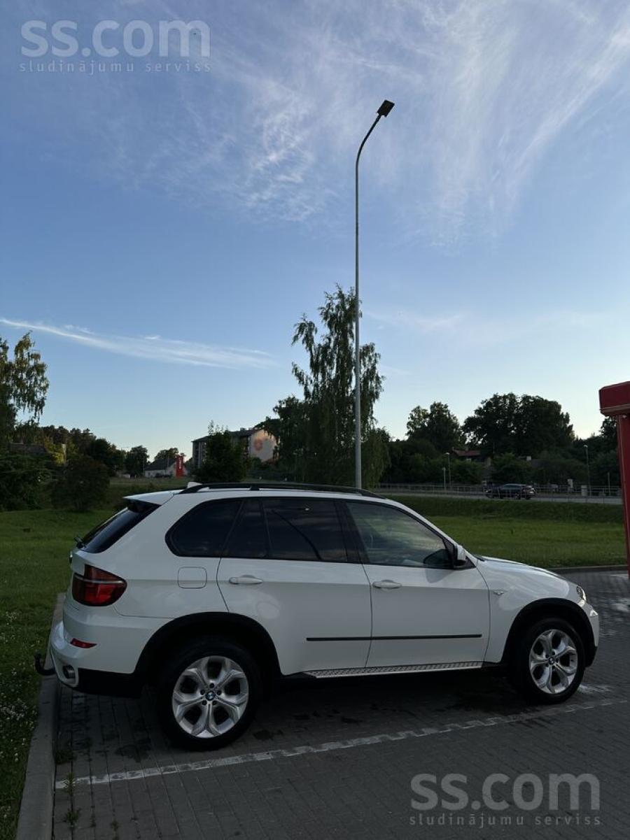 Balts BMW X5 2012 Valmiera, ar dzinēja tilpumu 3.00 L un nobraukumu 335 tūkst. km par 12000 €, foto 3 vietnē AUTOMOTO.COM.LV