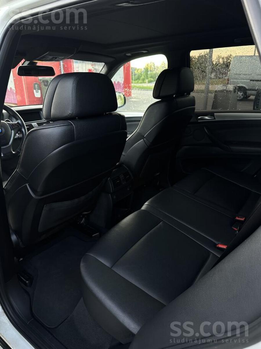 Balts BMW X5 2012 Valmiera, ar dzinēja tilpumu 3.00 L un nobraukumu 335 tūkst. km par 12000 €, foto 4 vietnē AUTOMOTO.COM.LV