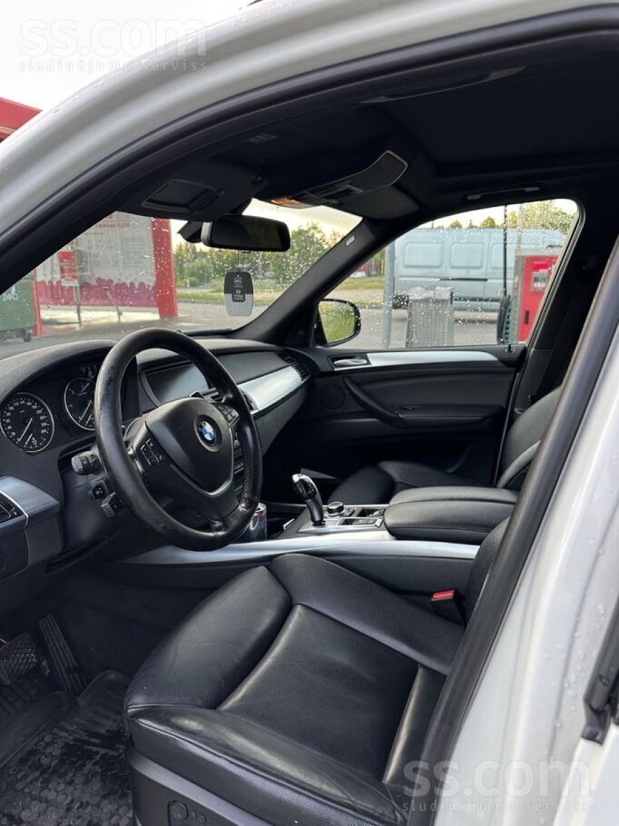 Balts BMW X5 2012 Valmiera, ar dzinēja tilpumu 3.00 L un nobraukumu 335 tūkst. km par 12000 €, foto 5 vietnē AUTOMOTO.COM.LV