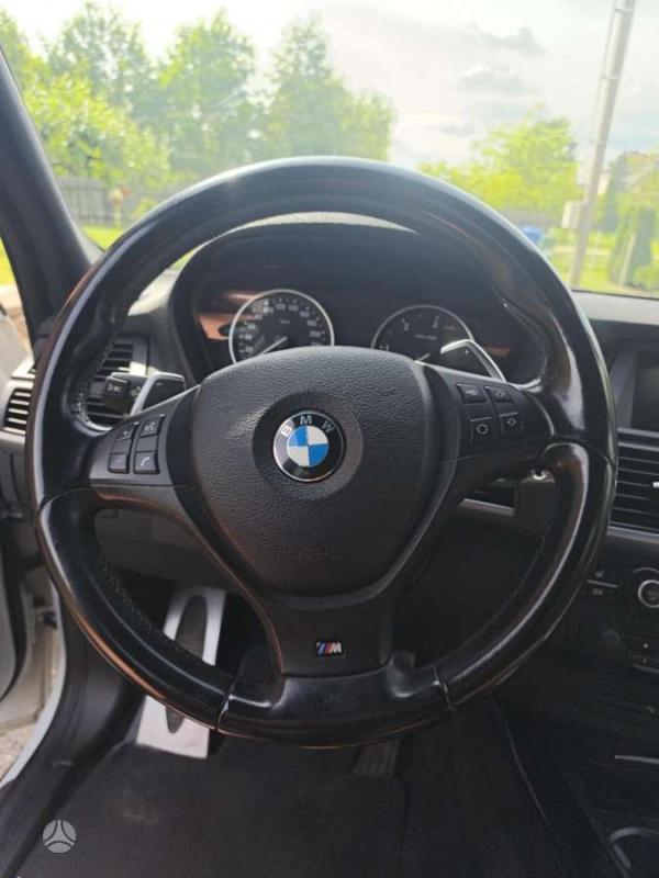 White BMW X5 2012 in Marijampole, with an engine capacity of 2.99 L and mileage of 343 thousand km for 16500 €, photo 8 on AUTOMOTO.COM.LV