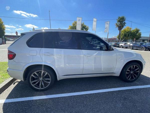 White BMW X5 2012 in Taurage, with an engine capacity of 3.00 L and mileage of 252 thousand km for 7700 €, photo 4 on AUTOMOTO.COM.LV