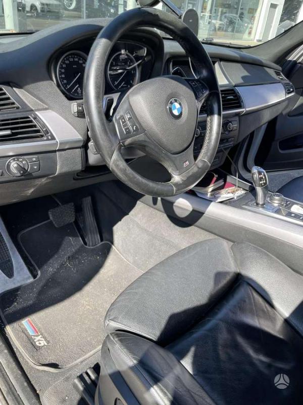 White BMW X5 2012 in Taurage, with an engine capacity of 3.00 L and mileage of 252 thousand km for 7700 €, photo 5 on AUTOMOTO.COM.LV