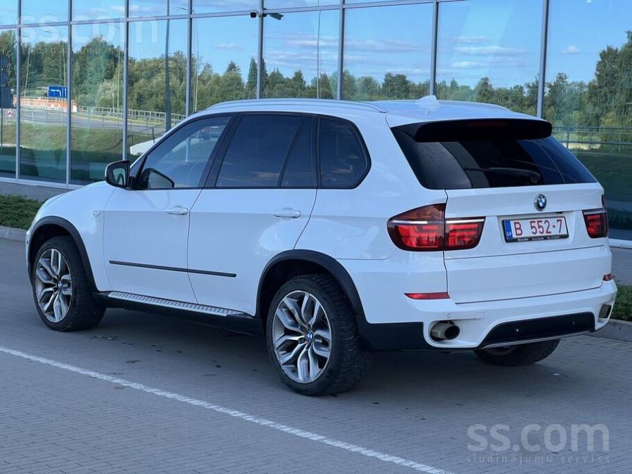 White BMW X5 2012 in Rezekne, with an engine capacity of 3.00 L and mileage of 210 thousand km for 15990 €, photo 8 on AUTOMOTO.COM.LV