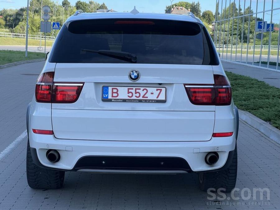 White BMW X5 2012 in Rezekne, with an engine capacity of 3.00 L and mileage of 210 thousand km for 15990 €, photo 9 on AUTOMOTO.COM.LV